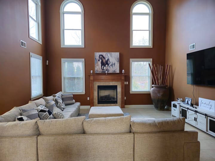 A Stunning Luxury Estate With Heated Outdoor Pool. - Six Flags Great Adventure, Jackson Township