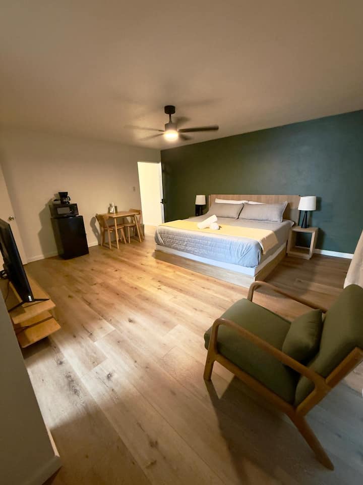 Eagle Motel Suite 122 - Manitou Springs, CO