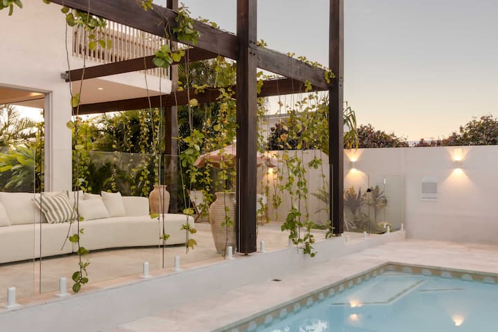 Luxury Coastal Retreat - Tweed Heads