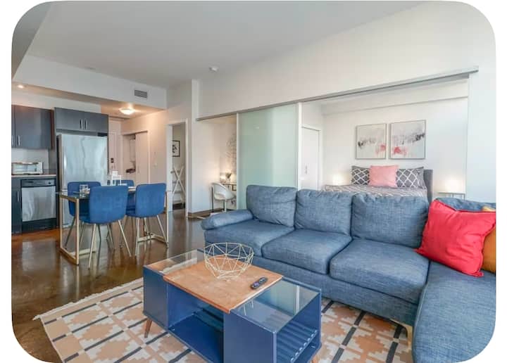 Upscale Large 2br | Free Parking | Walk Everywhere - Fort Calgary
