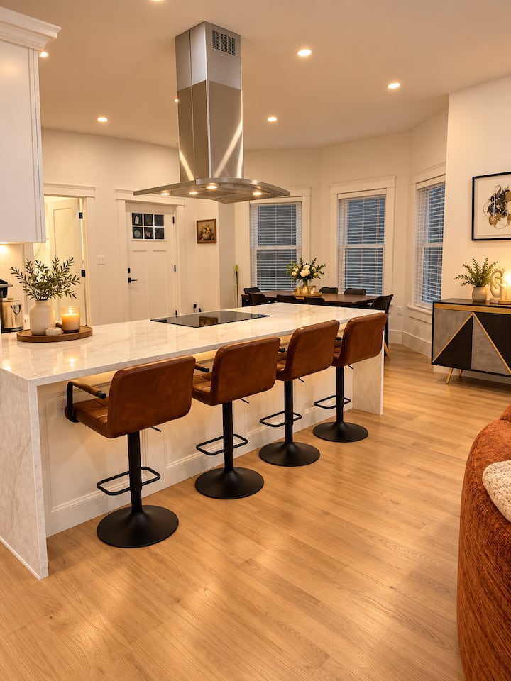 Cozy Newly Apt - Sleeps 17| Near T W Parking - Quincy, MA