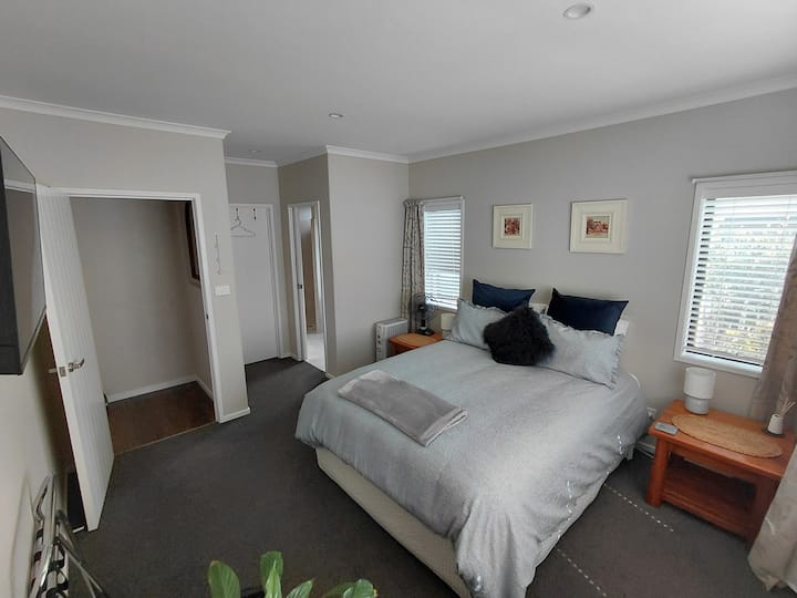 Quiet Hideaway In Poraiti, Napier - ネーピア