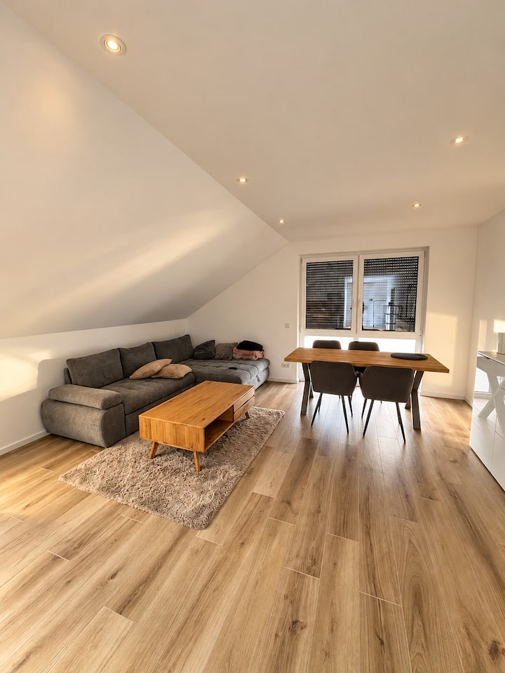 Moderne Dachgeschoss Wohnung - Gelnhausen