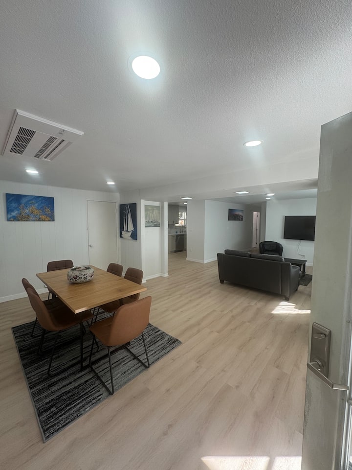 Cozy Shoreline Home With Private Driveway - Edmonds, WA