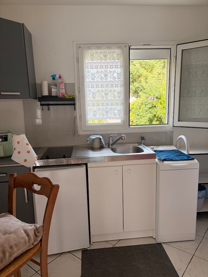 Appartement F1 Très Calme Proche De Roissy - Survilliers