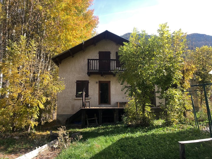 Coin Chambre Dans Maison Paisible - Montgenèvre