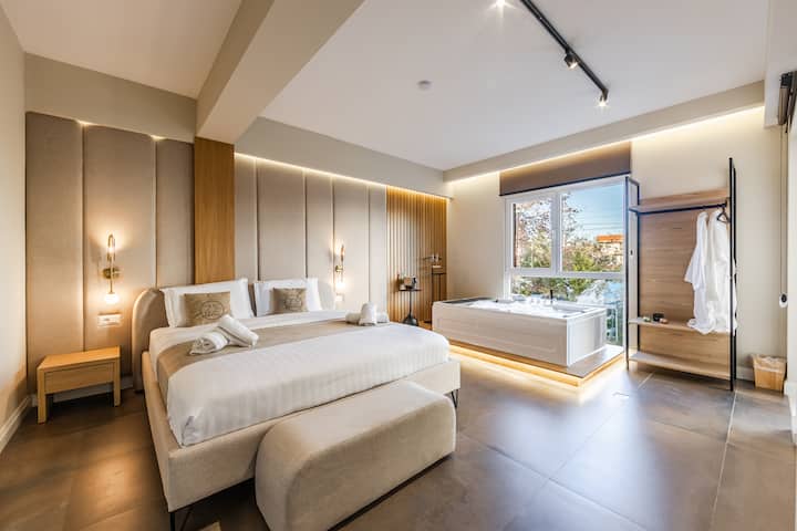 Zoes Villa 201 | Superior King Jacuzzi Suite - Durazzo