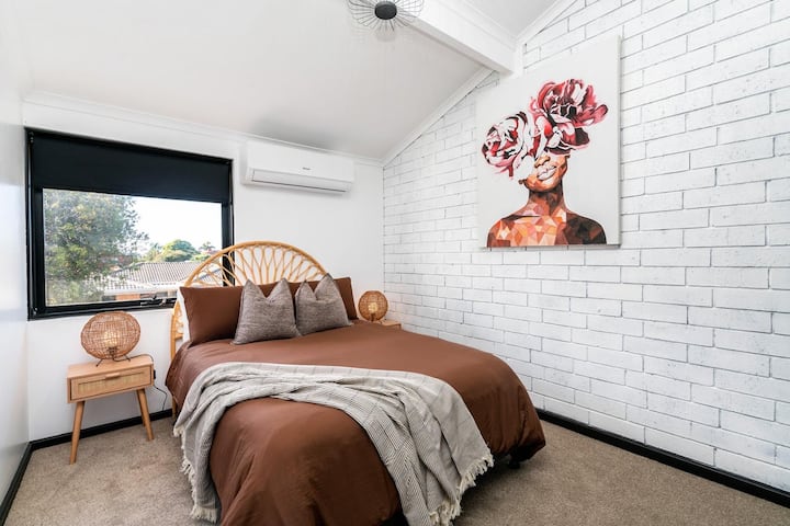 Stylish Town House | Near Beach, Airport & Cbd - Glenelg