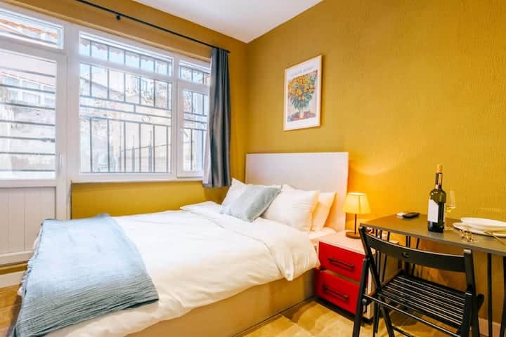 Studio With Ac & Kitchenette In Yedikule - Zeytinburnu