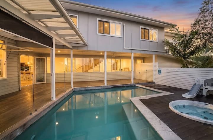 Luxury Coastal Escape With Ocean Views - Pottsville