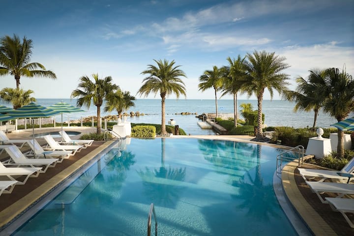 Waterfront Bliss: King Unit By The Marina - 마라톤