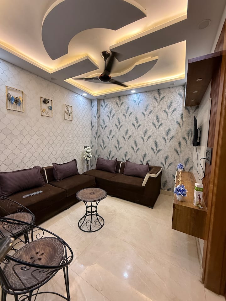 Spacious 2bhk | Family Stay, Ac, Wi-fi & Kitchen - Bahadurgarh