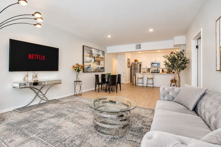 Heart Of Hollywood | 2bd W/pool & Parking - Hollywood, CA