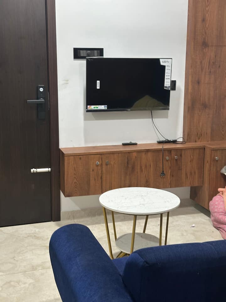 Fully Furnished 1 Bhk With Balconies - 코지코드