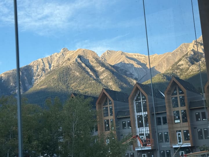 Brand-new Canmore Mountain Retreat - Canada