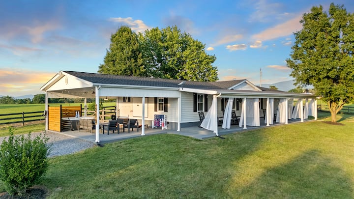 Ghost Stag Cottage | 360° Views + Hot Tub - Stanley, VA