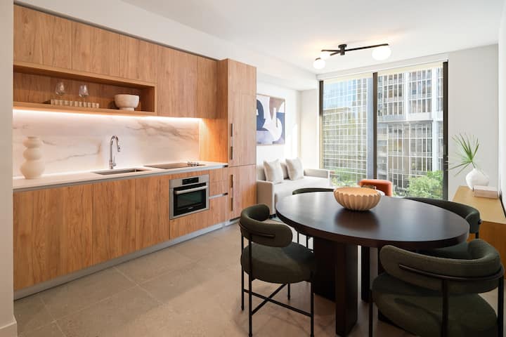 1br King Suite | Balcony + Full Kitchen - Miami, FL