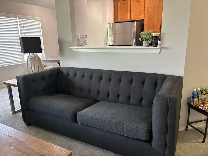 Cozy 2-bedroom Schaumburg Apartment - Elk Grove Village, IL