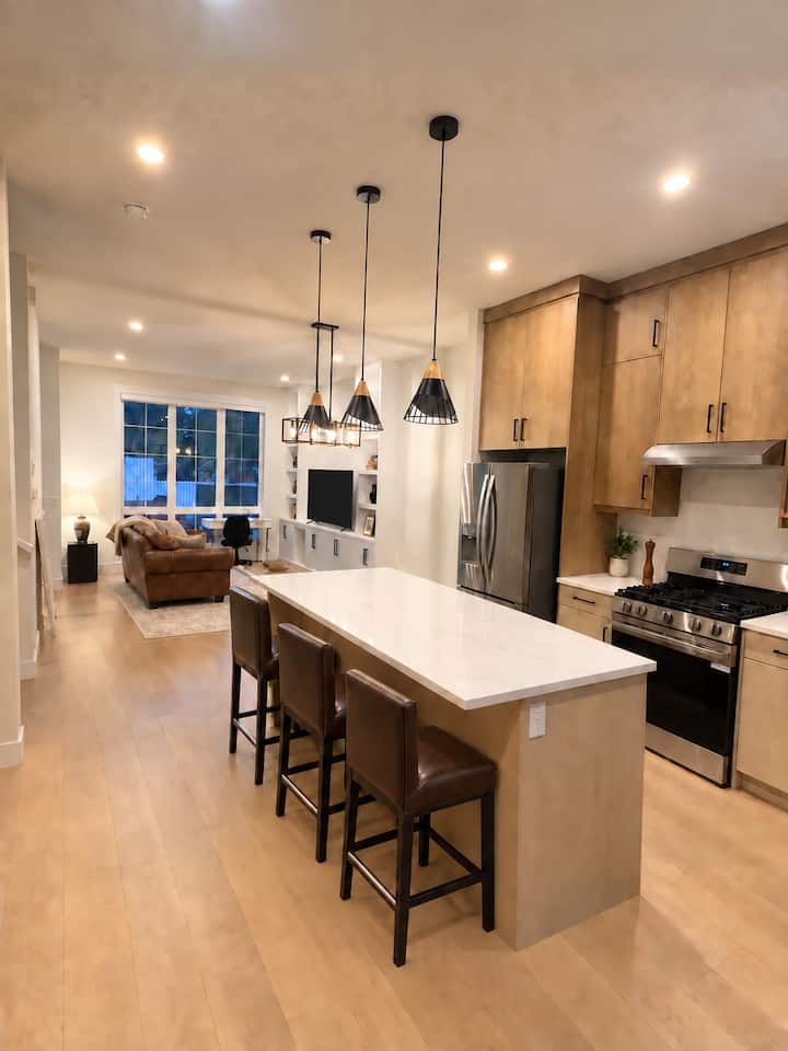 Fast Access 2 Mountains & City Centre | 3br - Calaway Park