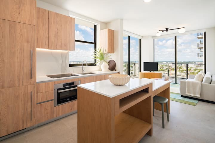 2br Suite | King + Queen + Balcony - Miami, FL