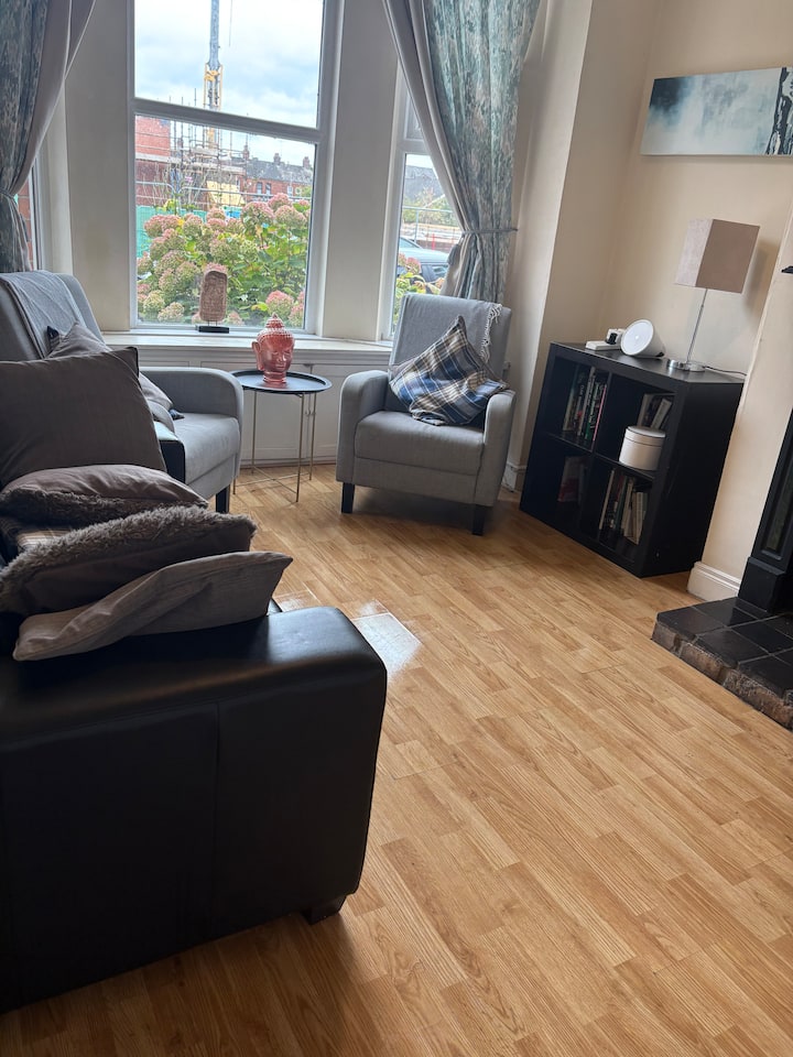 Conveniently Located To Ccenter 2bed Terrace - Belfast