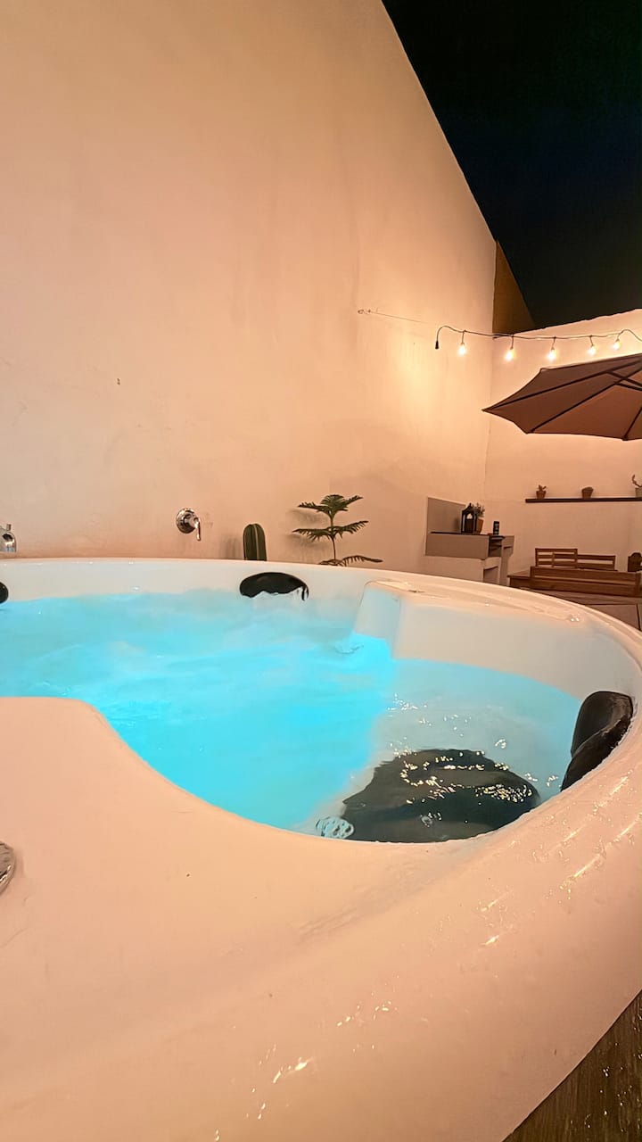 Casa Equipada Con Jacuzzi Y Patio Increíble. - Chihuahua