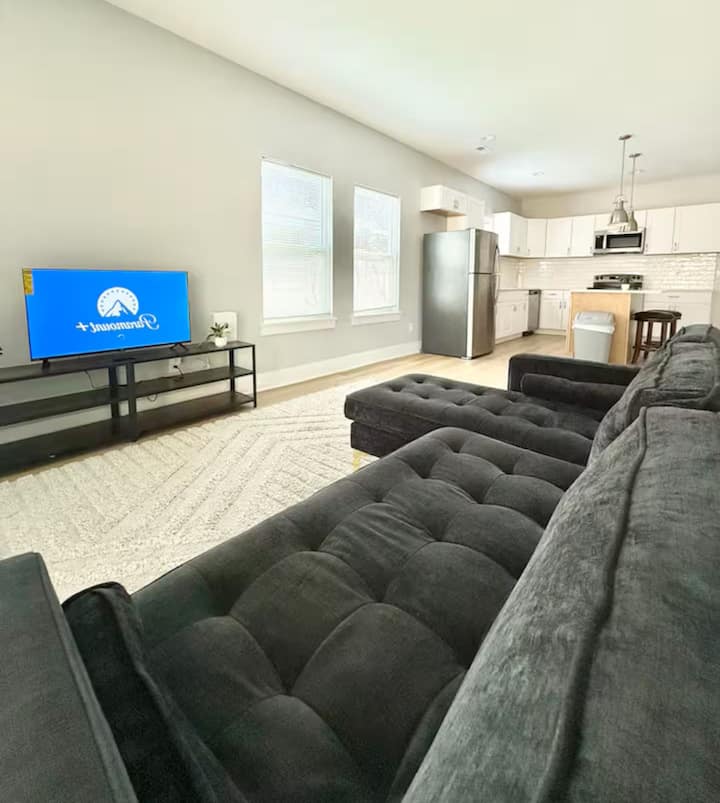 Nomadic Circuit 4 Bed Minimalist*by Stadium 16ppl - シャーロット, NC