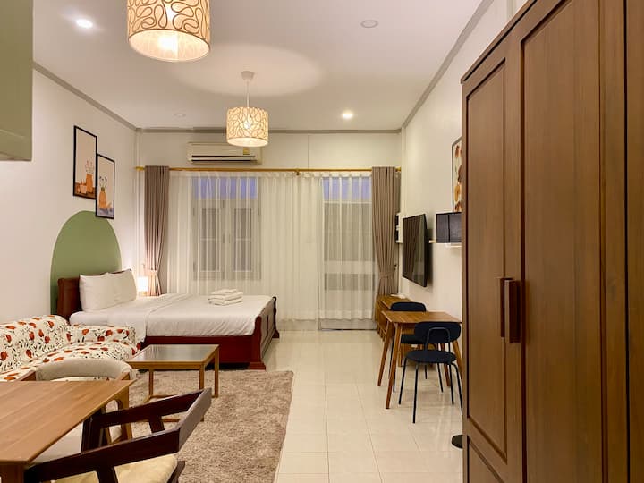 Vientiane Vintage, 100 Mt From Sihom Night Market - Laos