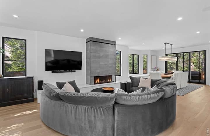 Secluded Luxury Home - Boulder, CO