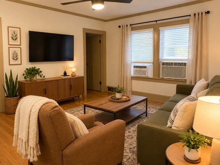 718 Rockford Apartment - Rockford, IL