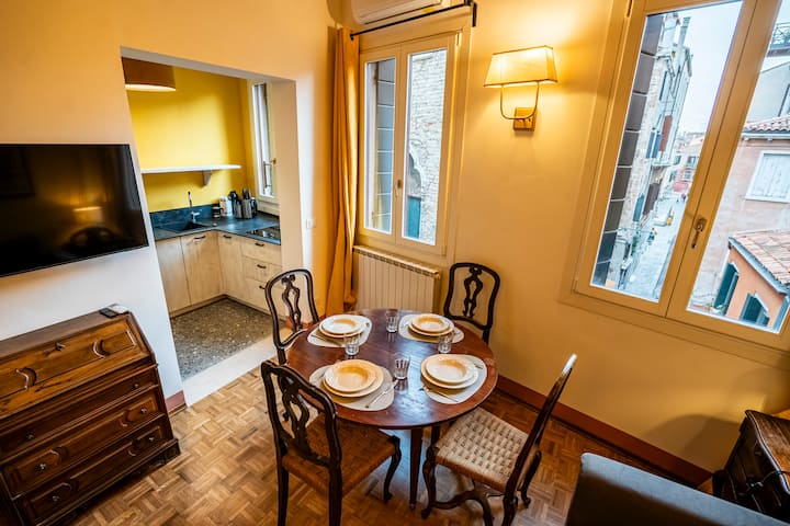 Casa Zola - Cozy Venetian Residence With Elevator - Venice