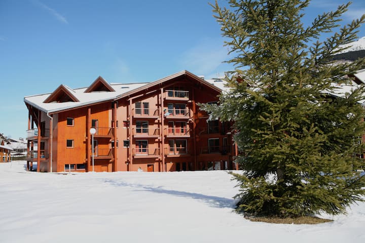 Bain à Remous Sur Place | Commerces à 200m - Les Contamines-Montjoie