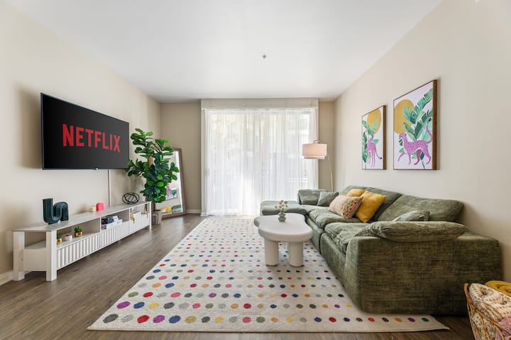 Great 2bd 2bath In Mdr! Pool, Gym, Jacuzzi! - Santa Monica, CA