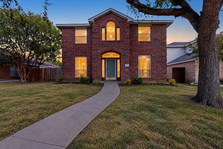 Spacious Family Getaway | Game Room & Big Yard. - Mesquite, TX
