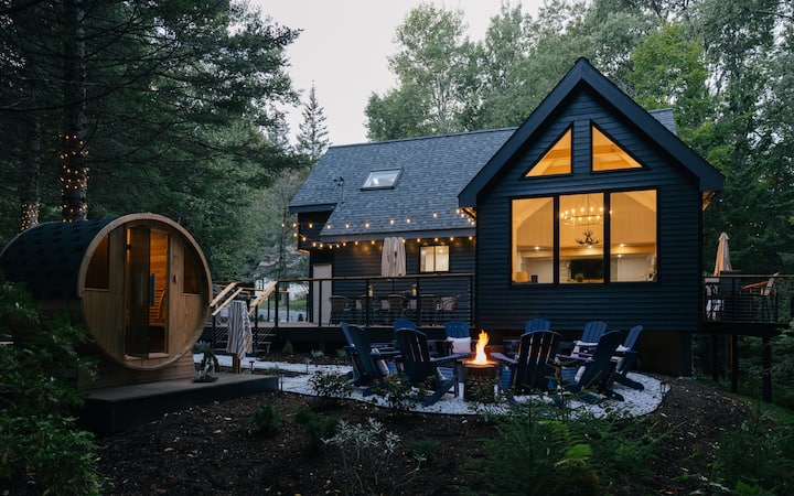 Cascade Chalet - Hot Tub, Sauna & Game Lounge - Mount Snow, VT