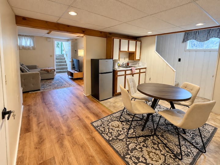 Salem Getaway | 1 Bedroom Lower Level Apartment - ビバリー, MA