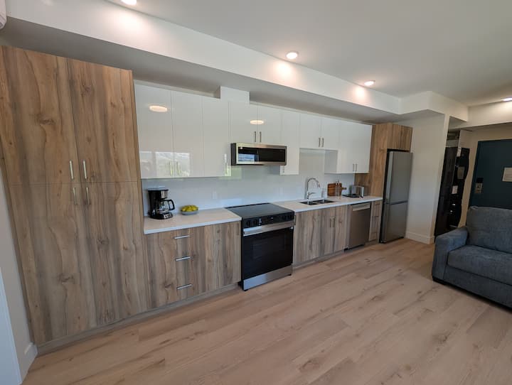 Modern Luxury Retreat | 1br 1ba | Heart Of Vernon - Vernon