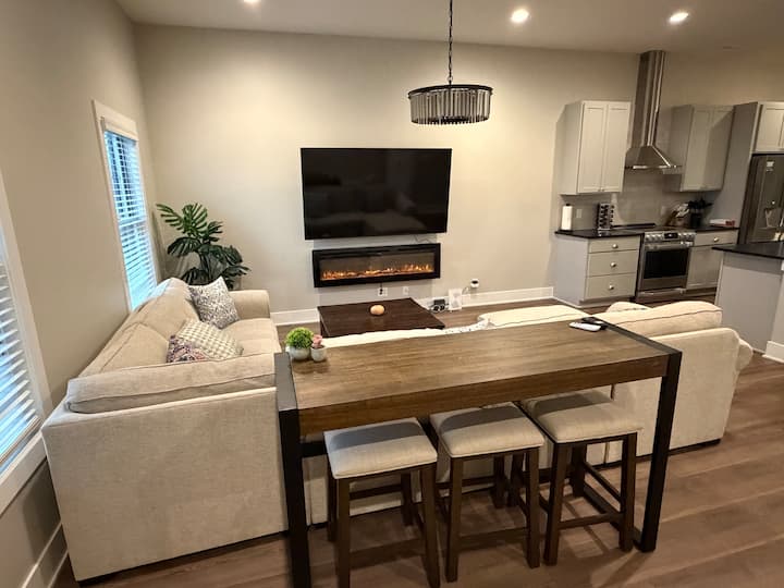 Quiet Luxury Steps From Shops, Coffee & Dining - Bluestem Lake, NE