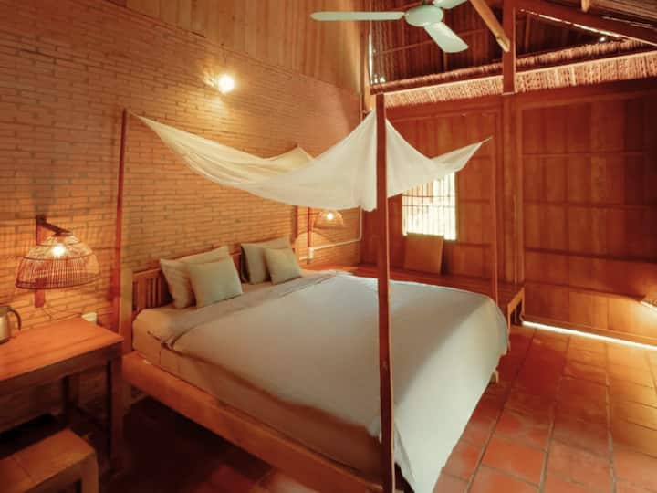 Rustic Brick Room & Warm Wooden Ambience - Ben Tre