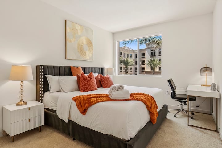 New Modern 2br Home | Minutes To Spectrum| Up To 6 - Tustin, CA