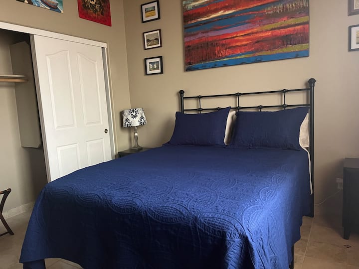 Queen Bed & Bath 2 (No Cleaning Fee) - Surprise, AZ