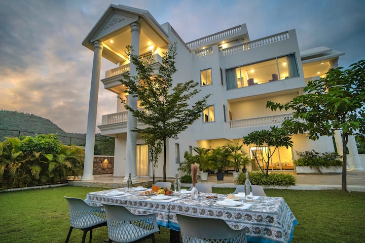 Pinakin Luxury Villa | 8 Bhk Private Pool Estate - Udaipur