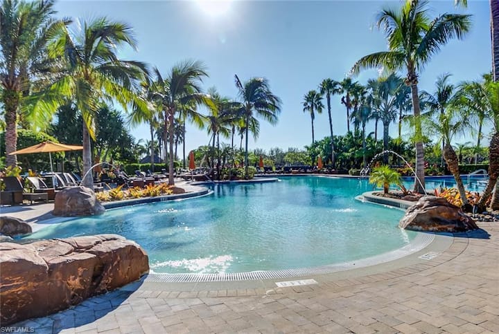 Luxury Furnished 4br Extended-stay Fort Myers Home - Fort Myers, FL