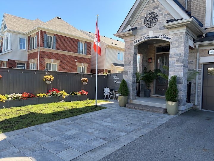 Fully Furnished Basement Apartment - Milton