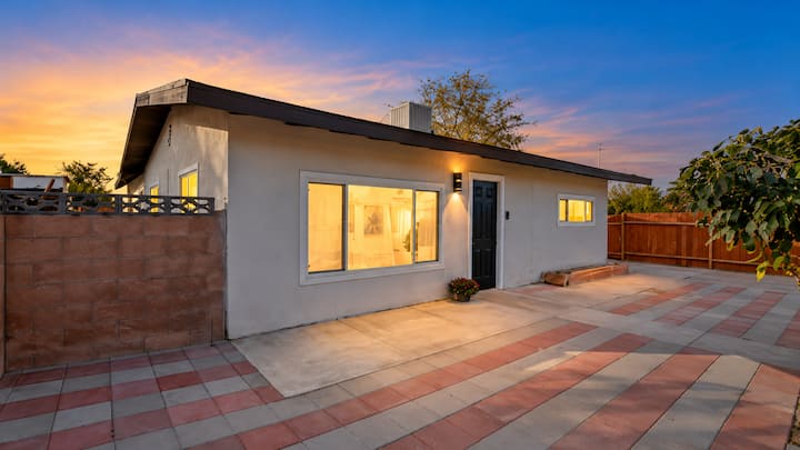 Country Escape | 3 Bed, 2 Bath + Free Parking - Palmdale, CA