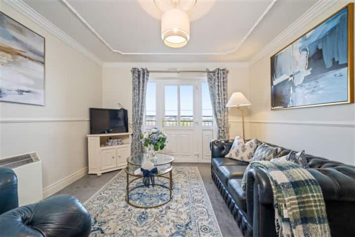 Gorgeous City Centre Sea View 2 Bedroom Apartment - Galway