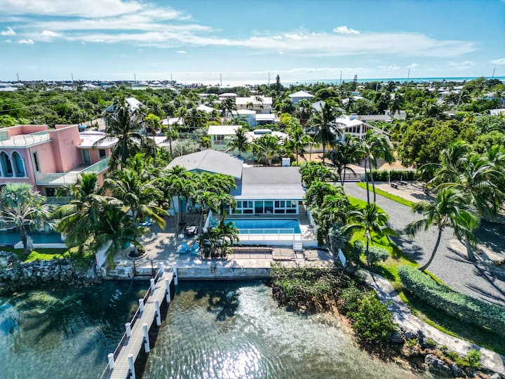 Evie Mar | Keys Waterfront Escape + Pool & Dock - Bahamas
