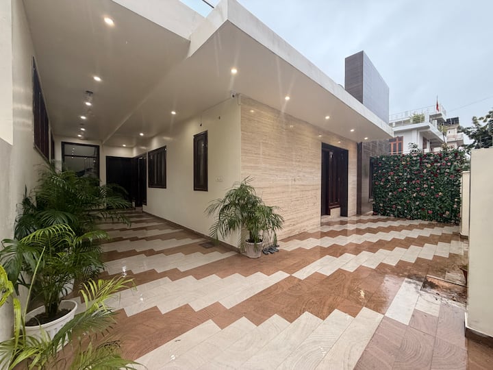 Urban Retreat. - Lucknow