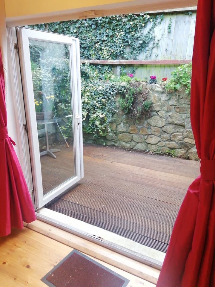 Dalkey 2 Bed South Facing Cosy Retreat With Patio - Bray