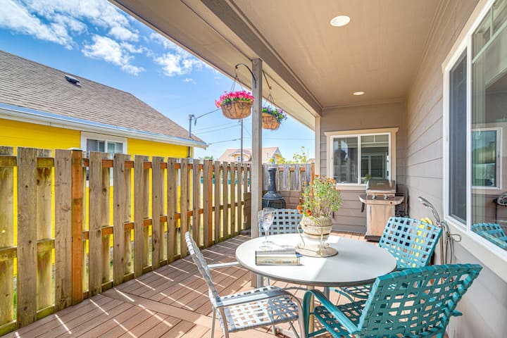 Alsea Bay Getaway: 1 Block To The Beach! - Waldport, OR
